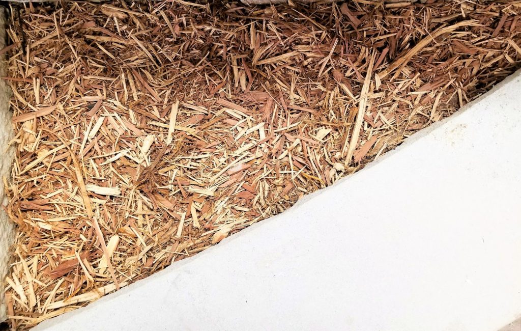 MULCH & DECORATIVE CHIP – Quint City Stone & Naturescape Center