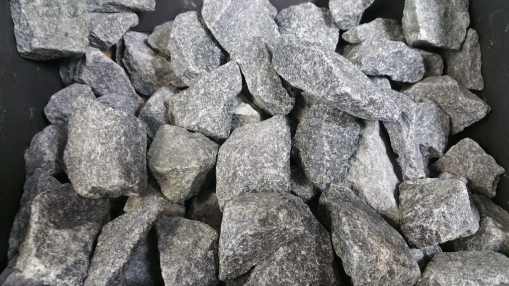 MULCH & DECORATIVE CHIP – Quint City Stone & Naturescape Center